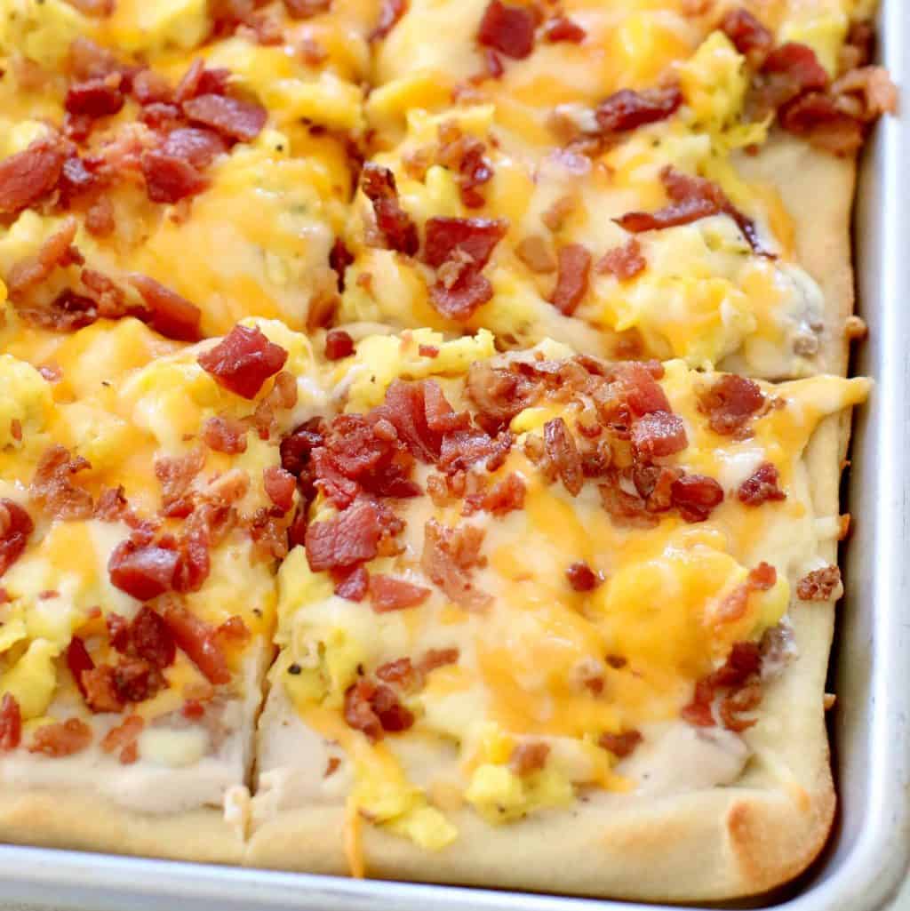 Easy Breakfast Pizza - The Country Cook
