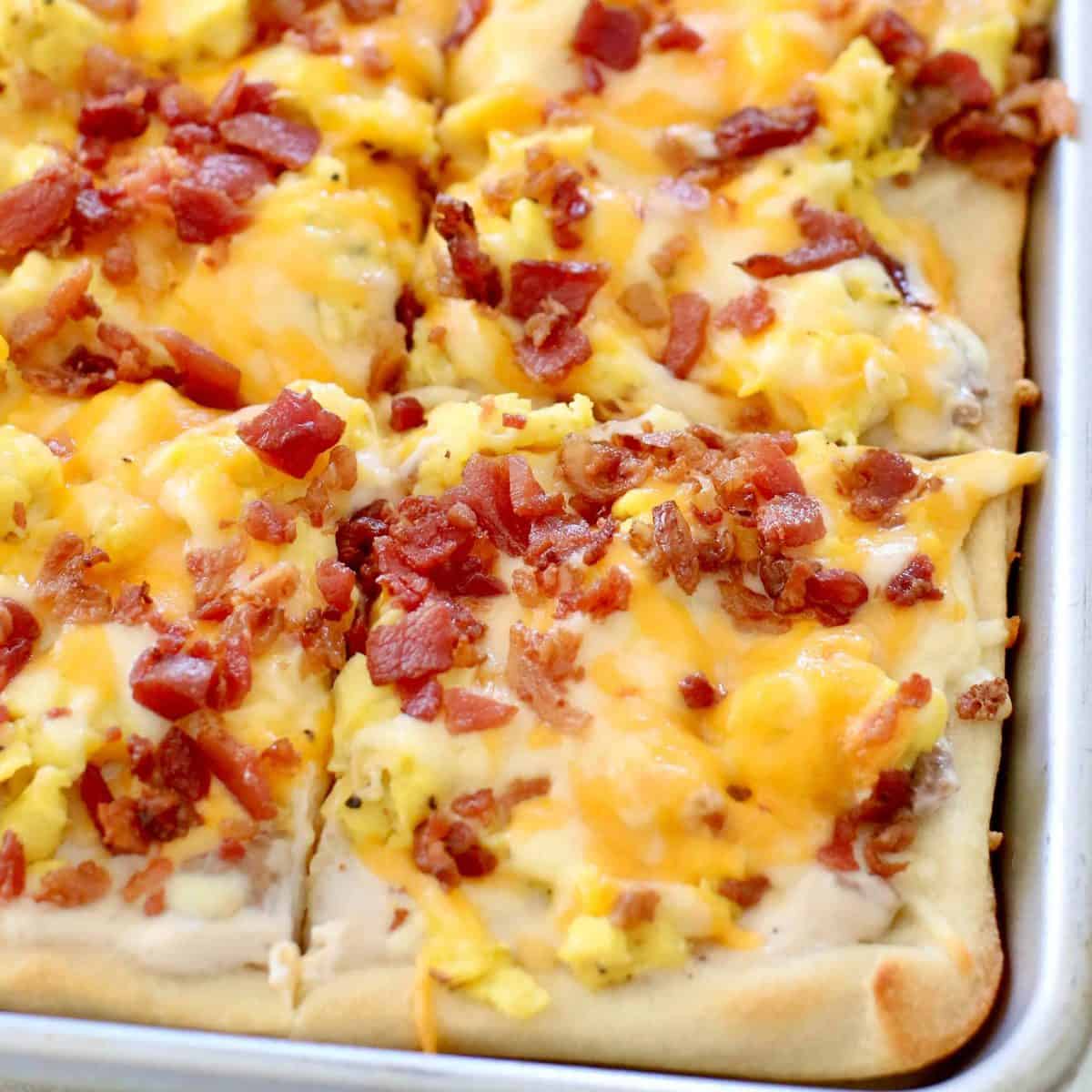 Easy Breakfast Pizza - The Country Cook